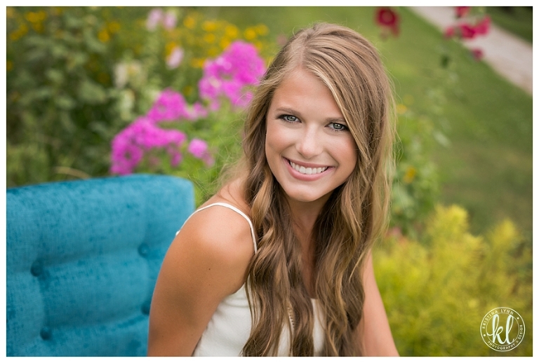 Shanee | A fashion forward senior photo session in iowa
